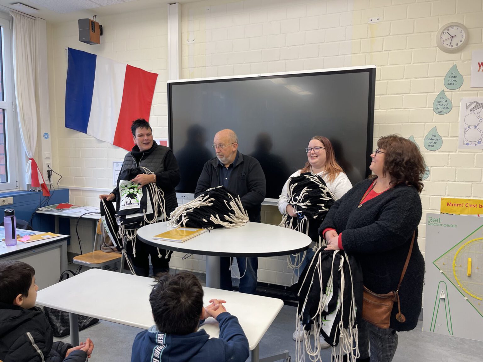 Ein großes DANKE für die neuen Sportrucksäcke… - Heinrich-Pattberg ...
